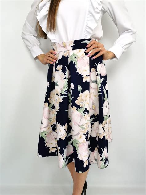 Spódnica Rozkloszowana W Kwiaty Granatowa 3 26 Natally Fashion