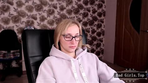 Skinny Cute Blonde Milf Webcam Booty Ass Tease Eporner