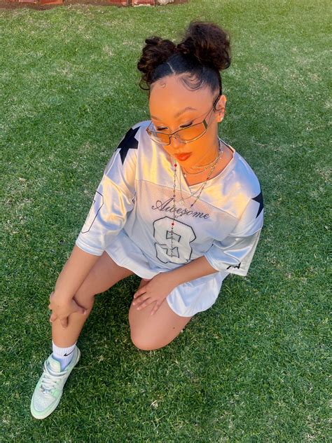 Zoë Esterhuizen Zoë Esterhuizen Added A New Photo