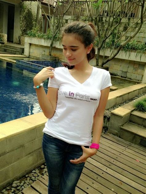 Kumpulan Foto Hot Cewek Pamer Wajah Dan Tubuhnya