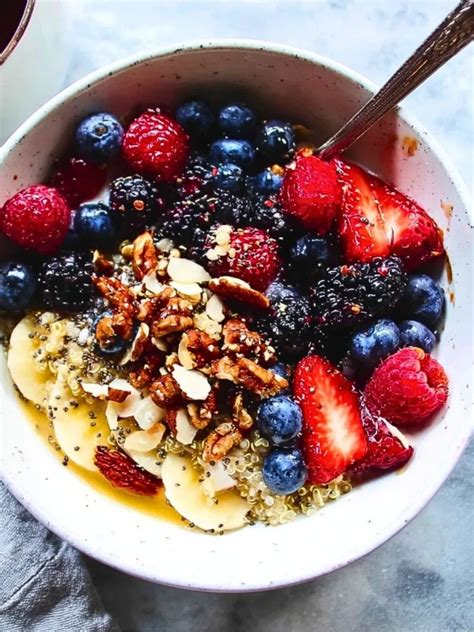 Very Berry Quinoa Breakfast Bowl