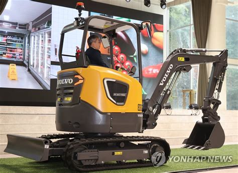 볼보그룹코리아 순수 전기 굴착기 Ecr25 출시 연합뉴스