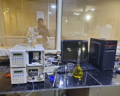 Shimadzu Isocratic HPLC System Setup At 360000 Piece High Performance Liquid Chromatographs