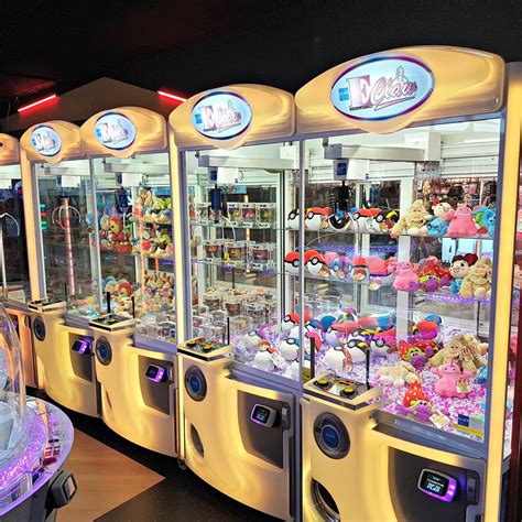 E Claw 900 Two Player Claw Machine Crane Machine