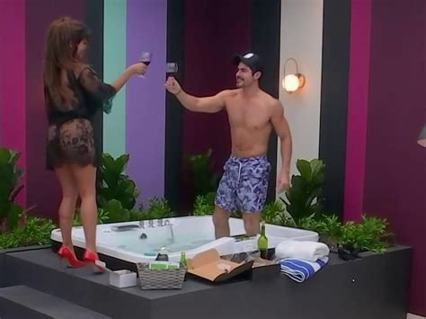 La Casa de los Famosos Así fue el beso entre Pepe Gámez y Aleida Núñez Metro World News