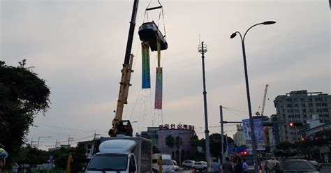 제주 건설노동자 승용차 매단 채 고공시위 크레인전도 보상요구