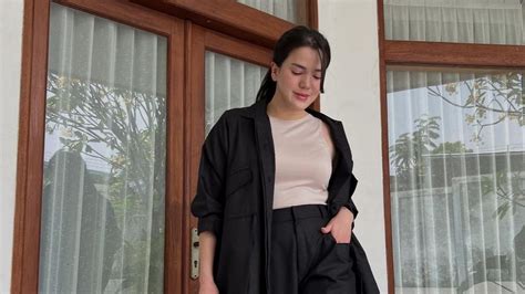 Ingin Tampil Kece Ke Kantor Ini Inspirasi Outfit Ala Alice Norin Yang Wajib Dicoba