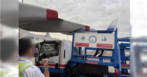 出代誌了！華航738客機遭加油車「撞破機翼」 苦主華航回應了 生活 Ctwant
