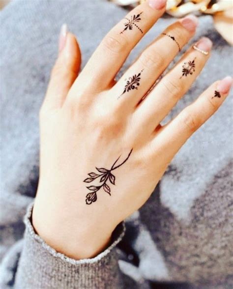 Pin By Fashion By Louka On حنة و حرقوس In 2024 Simple Mehndi Designs