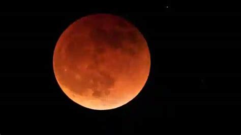 ஹூம் தள்ளி படுங்க சந்திர கிரகண நாளில் உடலுறவு கூடவே கூடாதாம்