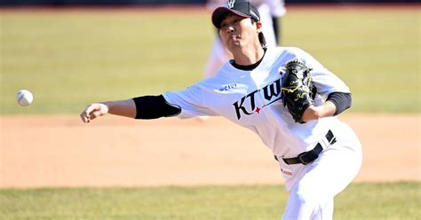 [포토] 우규민 Kt 유니폼 입고 첫 등판