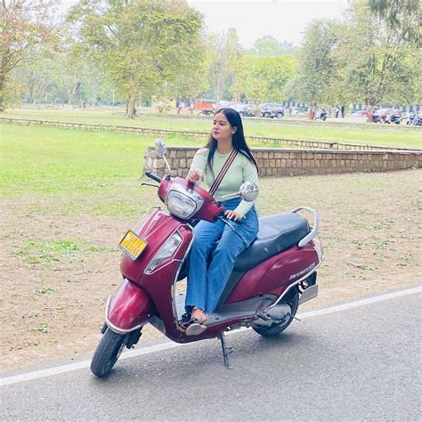 Anjali Bisht Youtube