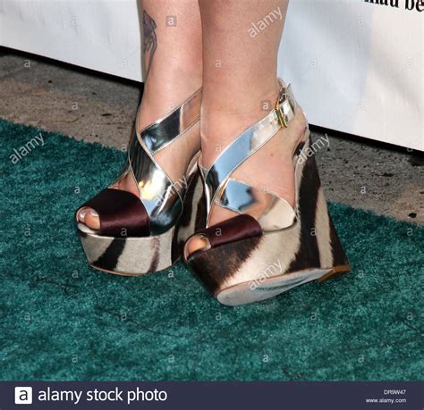 The Best Allison Mack Feet Pictures 🤩