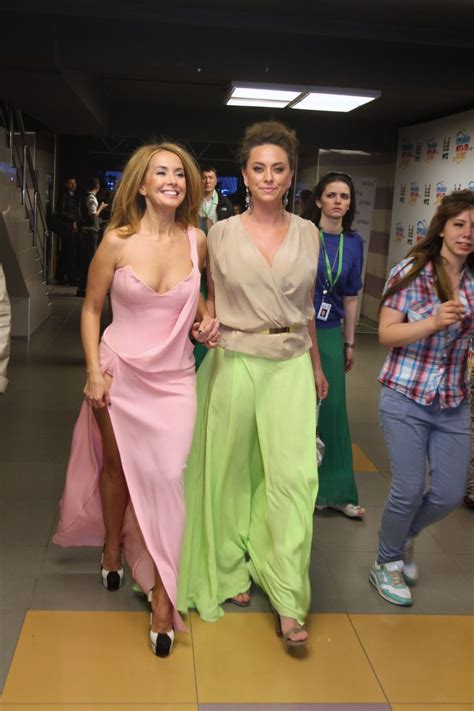 Мама папа Жанна я Наталья Фриске показала архивное фото семьи в 2024 г Стиль Фото семьи