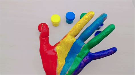 Вчимо кольори та назви пальців українською мовою Розвивальне відео для