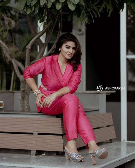 அட இவர்தான் நடிகை சினேகாவின் தந்தையா இன்னும் எவ்வளவு இளமையா இருக்காரு புகைப்படம் இதோ