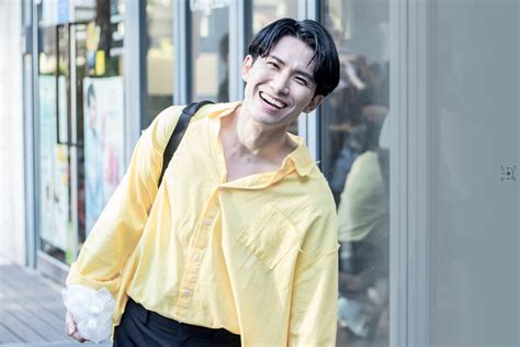 눈 오는 날📸 On Twitter 190913 낮공 사의찬미 퇴근길 김우진 정동화 배우님 보면 계속 기분이 좋아져서 결국 보정까지 진짜 햇살 같으신 분 8ㅁ8