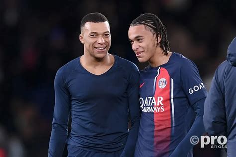 Ethan Mbappé 16 Maakt Psg Debuut Een Leuk Cadeau Voor Mijn Broer