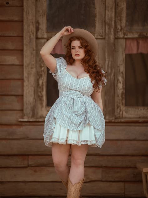 Missdeadlyred Chilling In My Bedroom Like Model Missdeadlyred