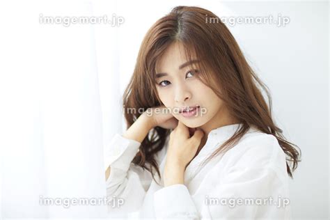 日本人女性の写真素材 [169572322] イメージマート
