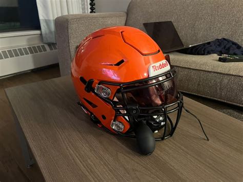 Adult Used Extra Large Riddell Speedflex Helmet With Oakley Polarized