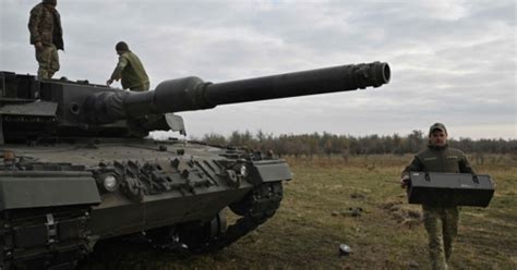 러시아 민간 트럭으로 북한군 전선으로 수송대가로 수호이 전투기 주나