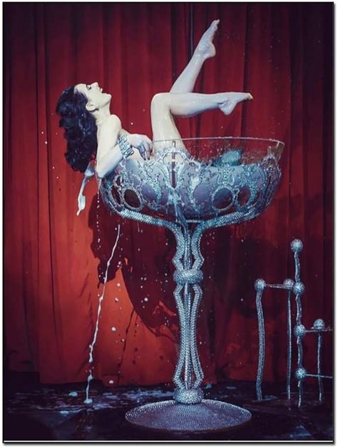 Copa De Martini Burlesco De Dita Von Teese 5 299 Dita Von Teese Party