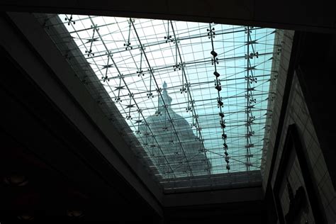 무료 이미지 건축물 햇빛 창문 유리 벽 여행 선 반사 색깔 미국 어둠 푸른 조명 워싱턴 직류 인테리어 디자인 내부 엠 대칭 28 F2