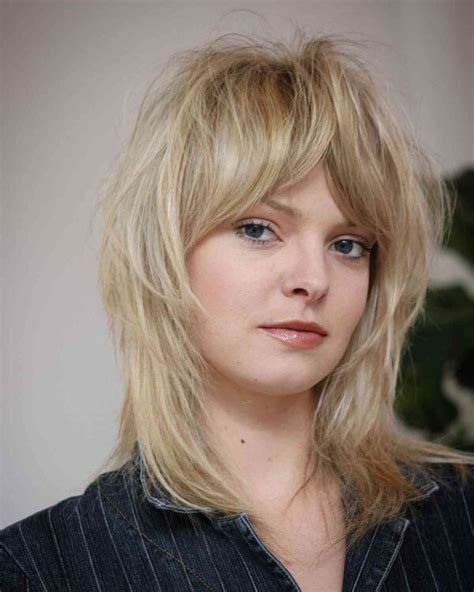 Trendy Ways To Get Bottleneck Bangs Right Now