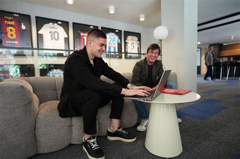 Zvezdin Golman Ivan Guteša Diplomirao Za Sportskog Novinara