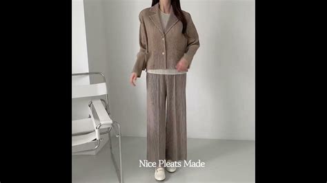 사이드 단추 디테일로 다양한 연출이 가능한 플리츠 자켓 착한주름 플리츠 도톰 옆단추 세미크롭 자켓 나이스플리츠 Lookbook Fashion Ootd 플리츠 룩북