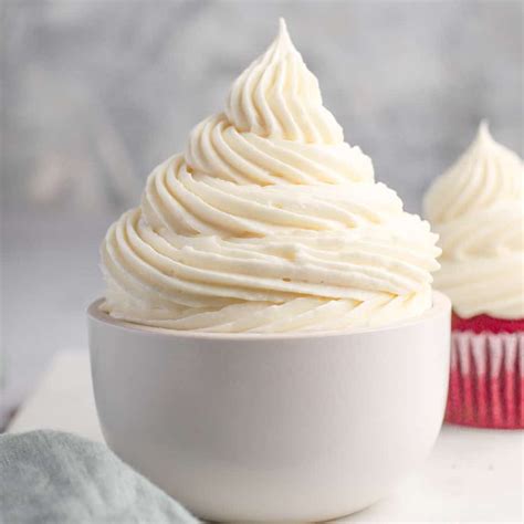 The Whipped Cream Cheese Frosting Elegance H2cake