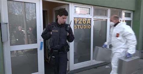 မြို့တော် ဗီယင်နာက ပြည့်တန်ဆာအိမ်တွင် အမျိုးသမီး ၃ ဦး ဓားဒဏ်ရာဖြင့်သေဆုံး