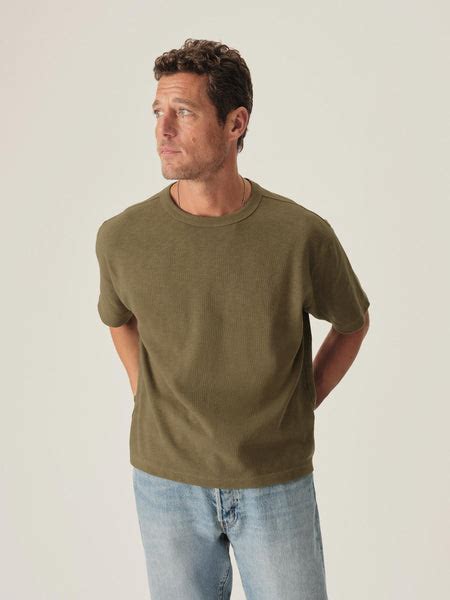 Tee Fit Guide Buck Mason Modern American Classics