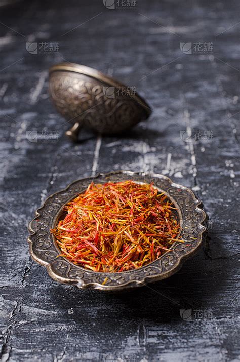 传统的干藏红花香料