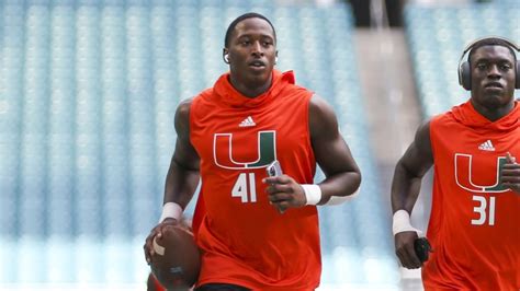 Lb Chase Smith Embracing Role With Hurricanes Looking Forward To Week 2 All Hurricanes On