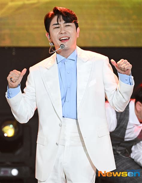 영탁 ‘이 시대의 멋진 젊은이 포토엔hd 뉴스인코리아