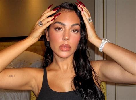 A Obsessão De Georgina Rodríguez Leva Nos Ao Inverno Da Parfois Versa