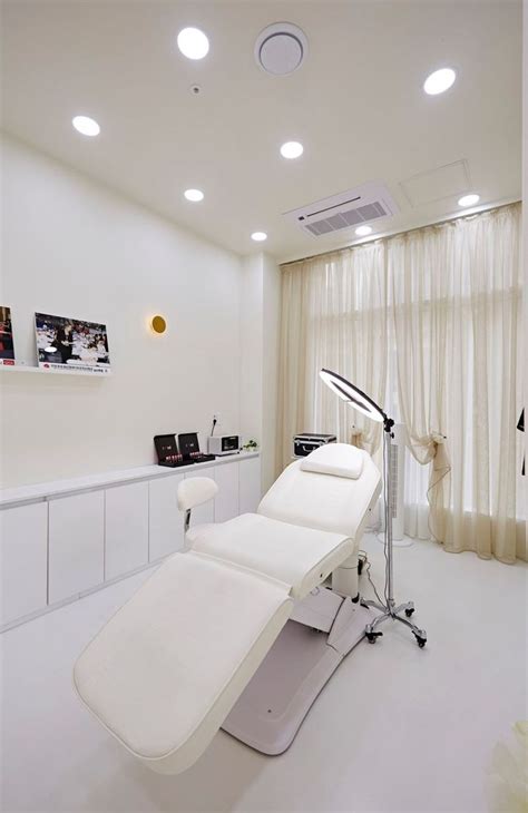 화이트톤 모던한 분위기의 15평 뷰티샵 인테리어 견적 인테리어 뷰티 살롱 디자인 살롱 디자인