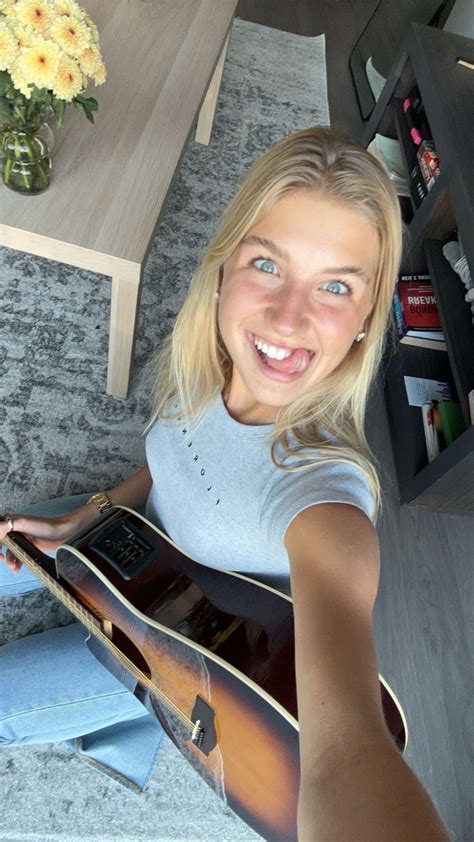 Aniela Leon Selfies From Sc R Aniela Leon