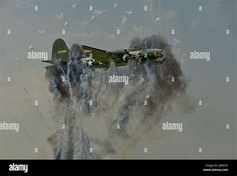 Flying Fortress Under Fire Hi Res Stock Photography And Images Alamy