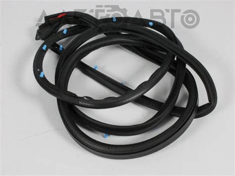 Уплотнитель двери передней левой Dodge Charger 11-23 68040045AJ артикул ...