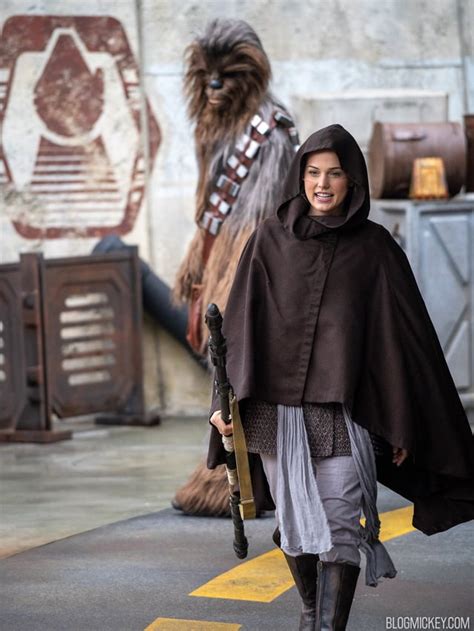 Photos Of New Rey Actor At Galaxys Edge Rstarwarscantina