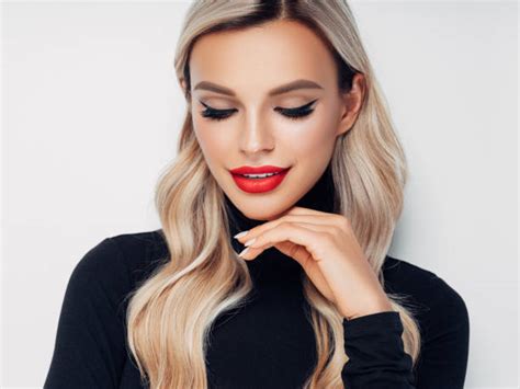 497300 Modelo Rubia Fotografías De Stock Fotos E Imágenes Libres De