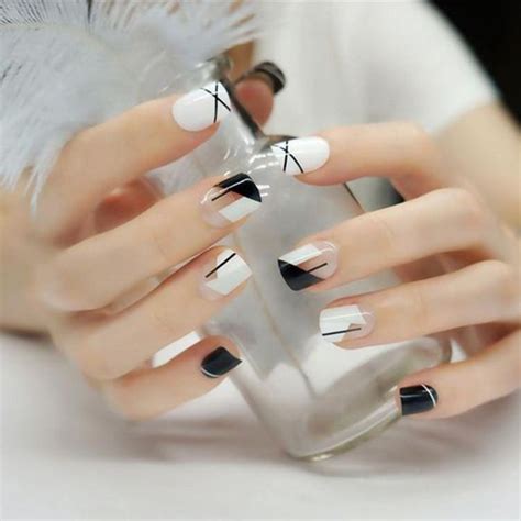 100 طرح ناخن مشکی؛شیک ترین مدل ناخن مشکی دخترانه جدید آموزشگاه