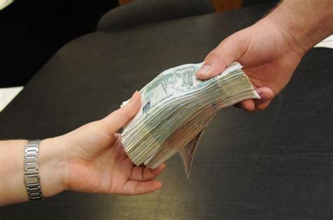 Многодетной жене бойца СВО незаконно отказали в выплатах на ребёнка