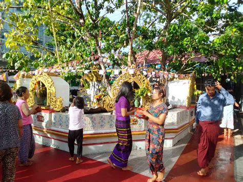 ဒေါပုံမြို့နယ် ပြည်လုံးချမ်းသာ ဆုတောင်းပြည့်အေးစေတီတော်တွင် ကဆုန်လပြည့် ဗုဒ္ဓနေ့ ကုသိုလ်တော်အဖ