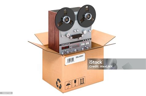 골판지 상자 배달 개념 내부의 릴 투 릴 테이프 레코더 흰색 배경에서 격리된 3d 렌더링 3차원 형태에 대한 스톡 사진 및 기타 이미지 Istock