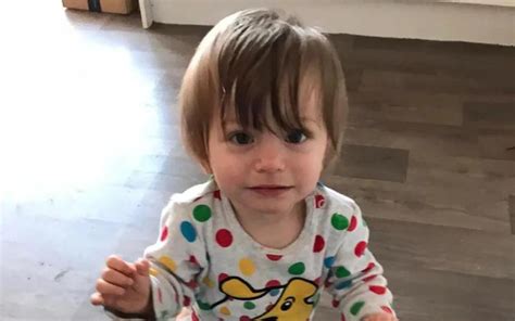 უმძიმესი უბედური შემთხვევა ინგლისში 2 წლის ბიჭუნა მამის ცხედართან ერთად ბინაში გარდაცვლილი