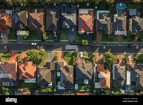 Suburban Tree Lined Street Hi Res Stock Photography And Images Alamy